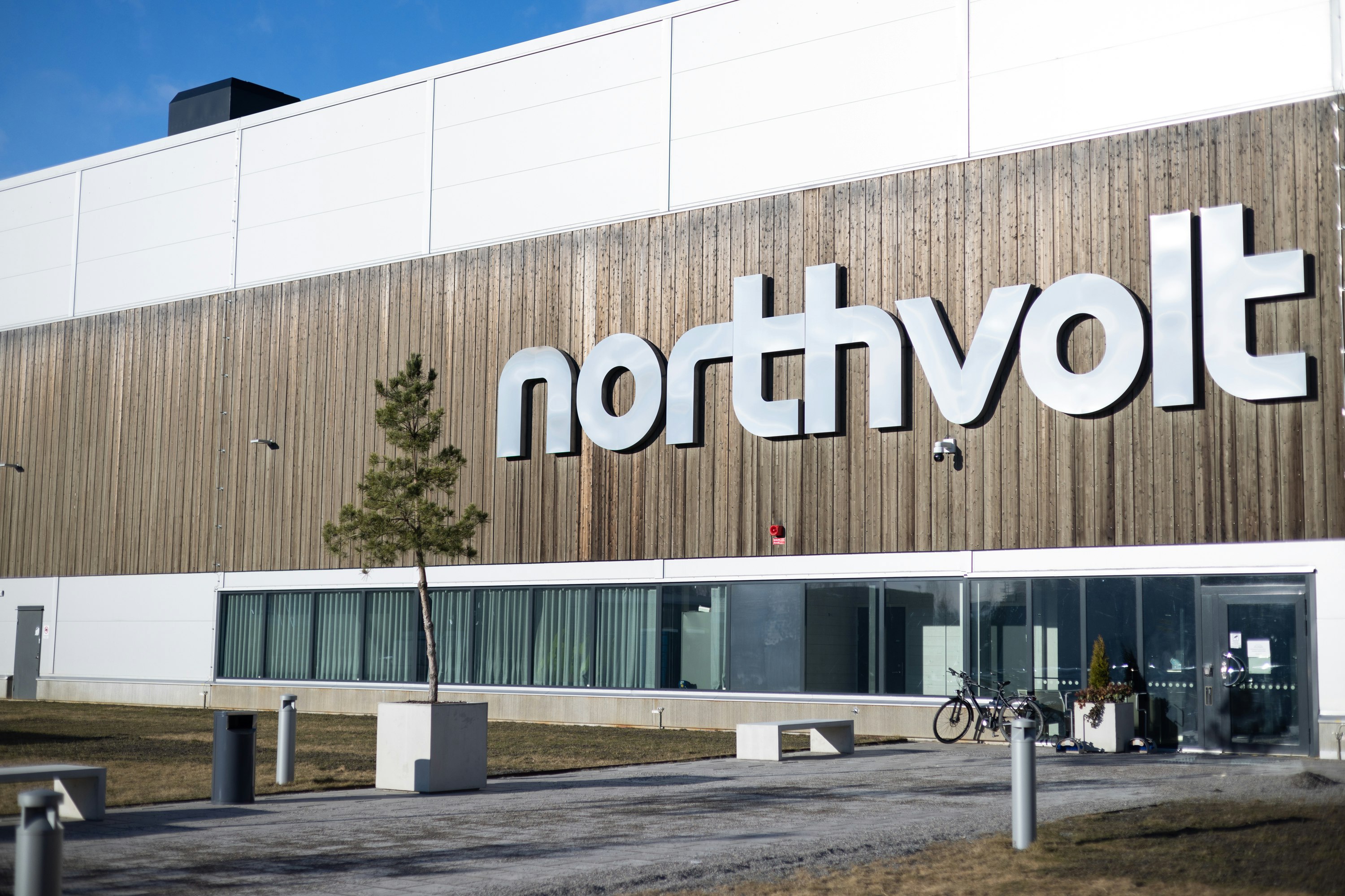 Northvolt reviewing plans to build new Swedish battery plant ...